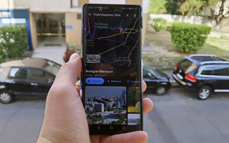 Google Maps est plus économe et adapte l'itinéraire aux voitures ...