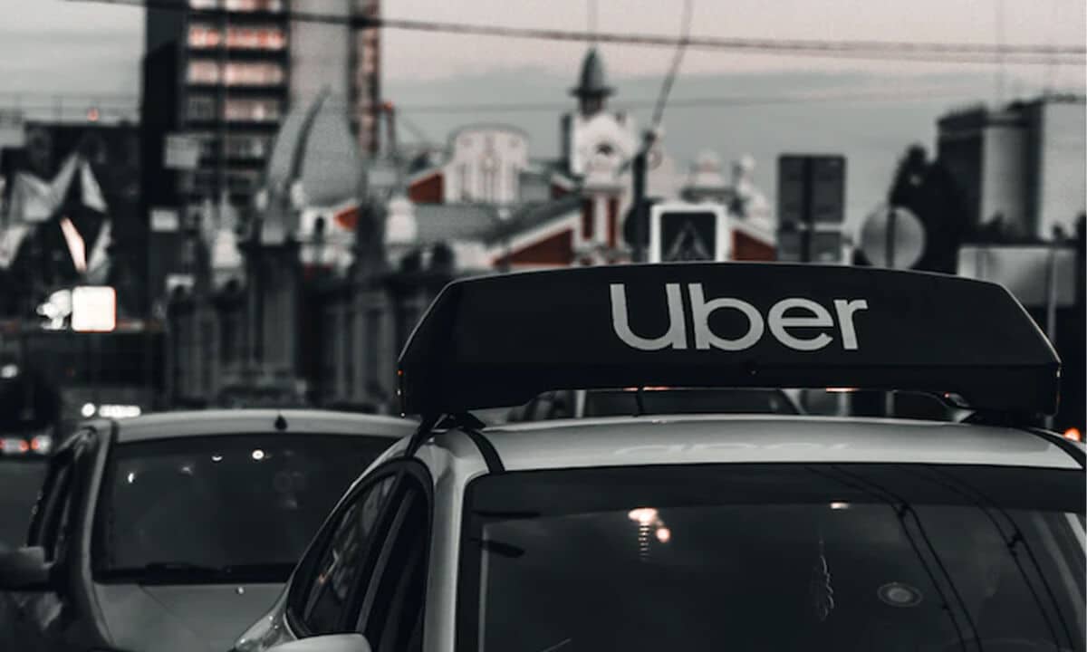 Uber : vous pouvez désormais commander un taxi via l'application à Paris