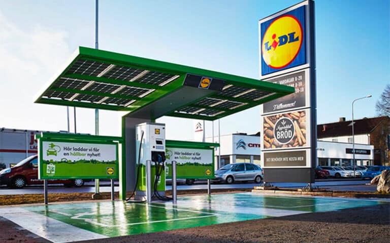 2023 - Electric cars: Lidl equips its latest charging station with an ...